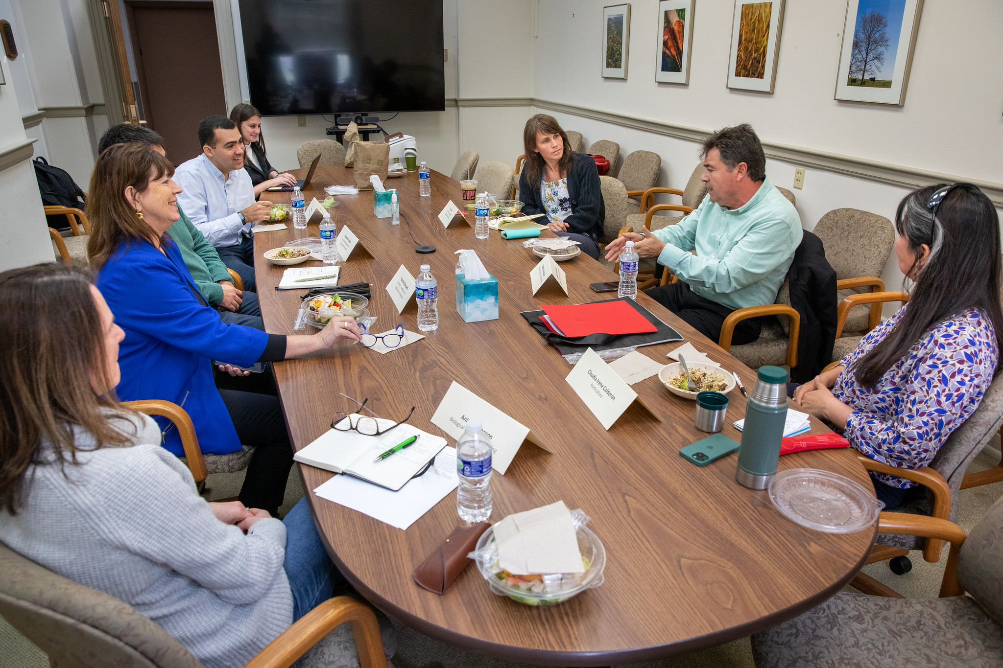 Chilean ag minister visits UW–Madison to establish educational and ...